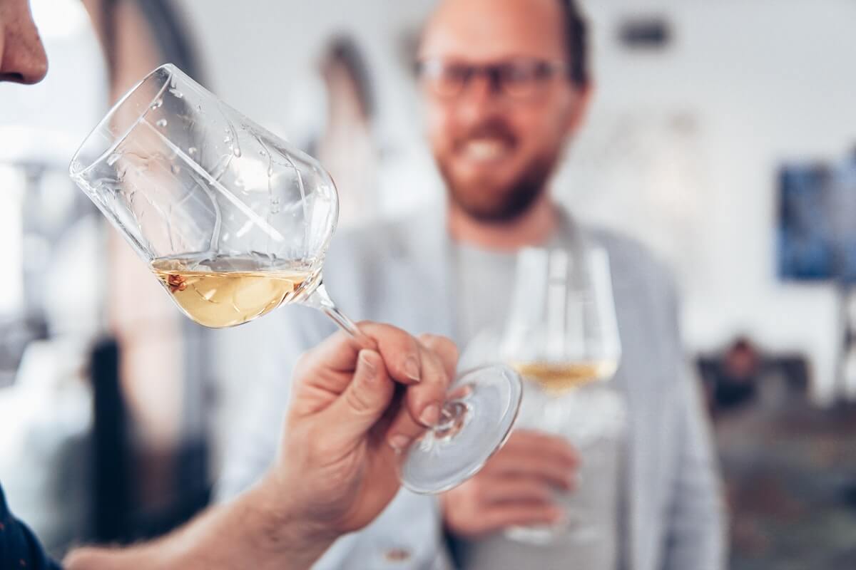Cocktail Glasses: The Ultimate Glassware Guide for Beginners | Crimson ...